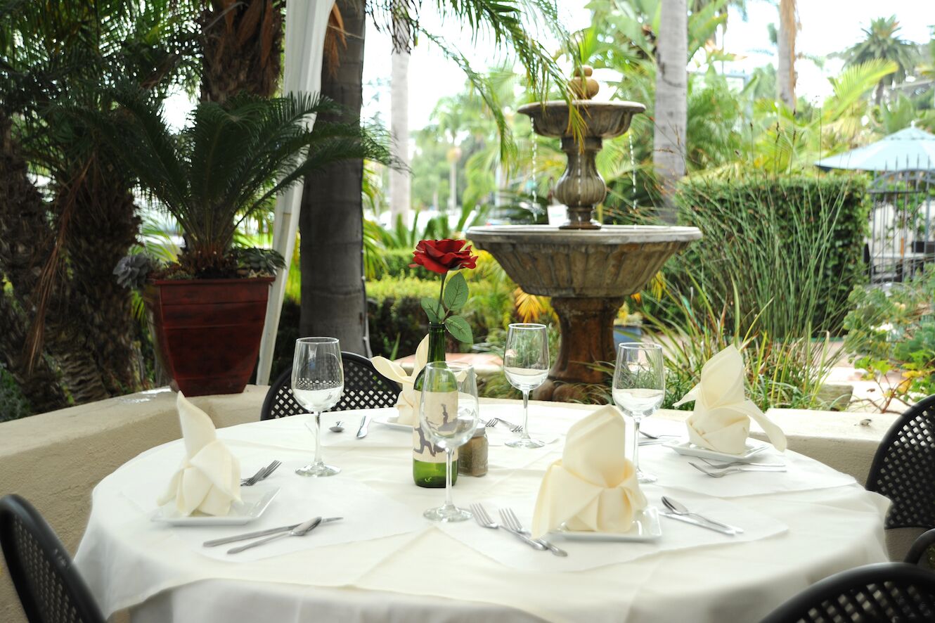 The Official Website of Crown City Inn & Bistro - Crown City Inn & Bistro